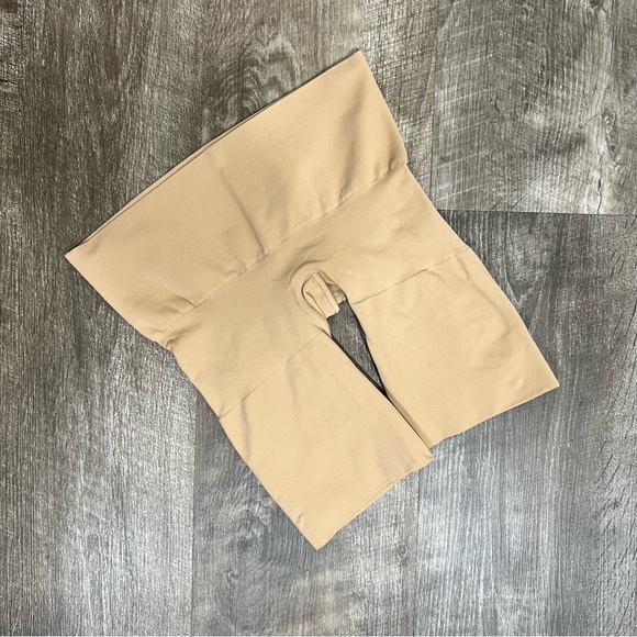 SKIMS | Intimates & Sleepwear | Skims Seamless Sculpt Butt Enhancing ...